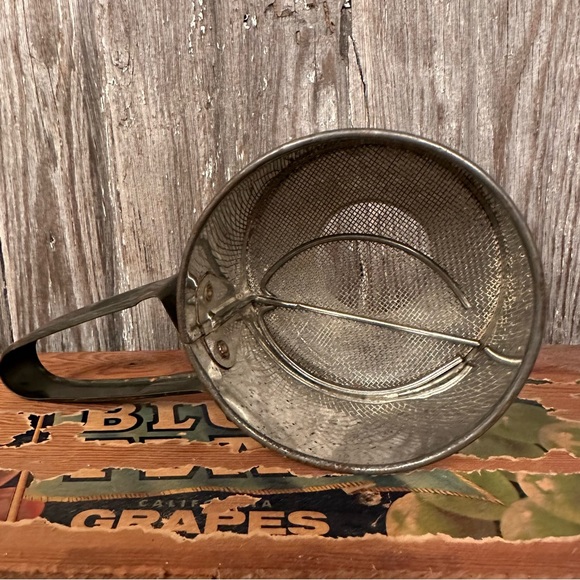 Kitchen | Vintage Androck Red Atomic Starburst Flour Sifter Handi Flour ...